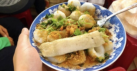 Quán bánh bèo hơn 20 năm đông khách ở chợ Bến Thành