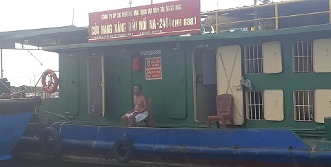 Ẩn họa từ những 'bom' xăng dầu kinh doanh trên sông, biển