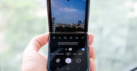 Giá Galaxy Z Flip giảm 50%