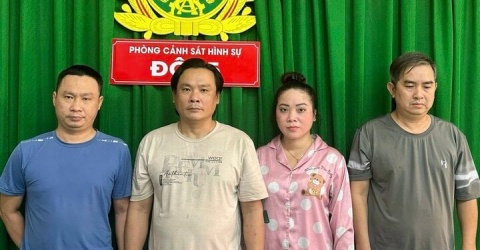 Bắt khẩn cấp hai anh em điều hành nhà hàng có gần 40 tiếp viên bán dâm