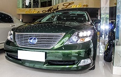 Lexus LS600hL mất giá 3 tỷ đồng sau 6 năm